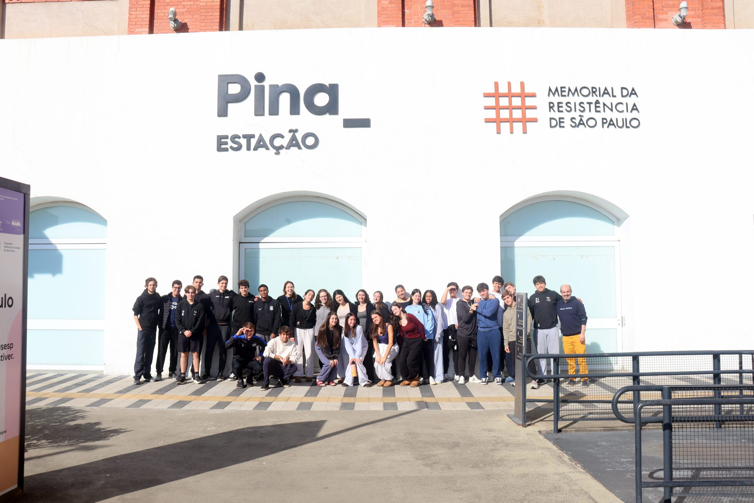 Alunos do 3º ano visitam o Memorial da Resistência - Beacon School